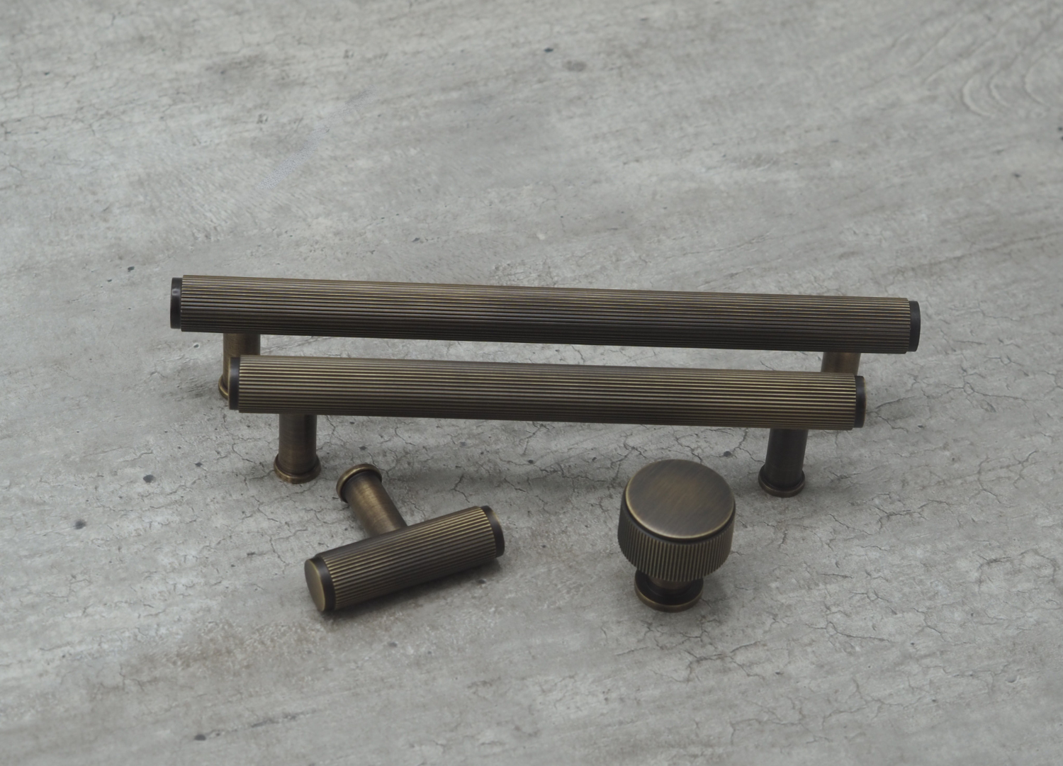 Antique Brass Reeded Handle - Select Components
